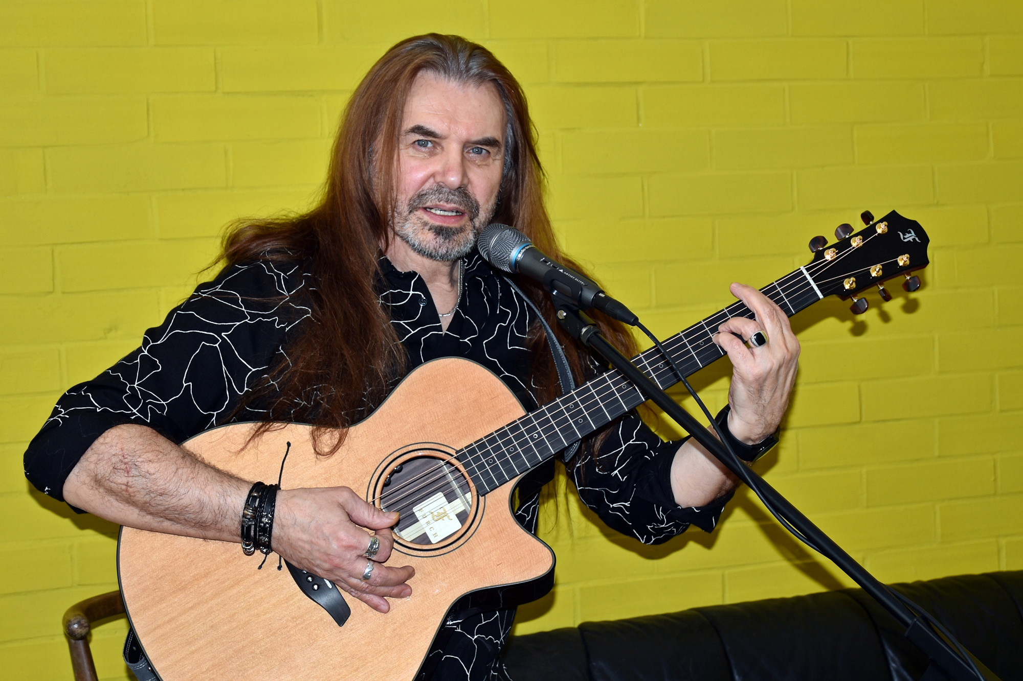 Czech singer Jaroslav Albert Kronek - Artists - Furch Guitars